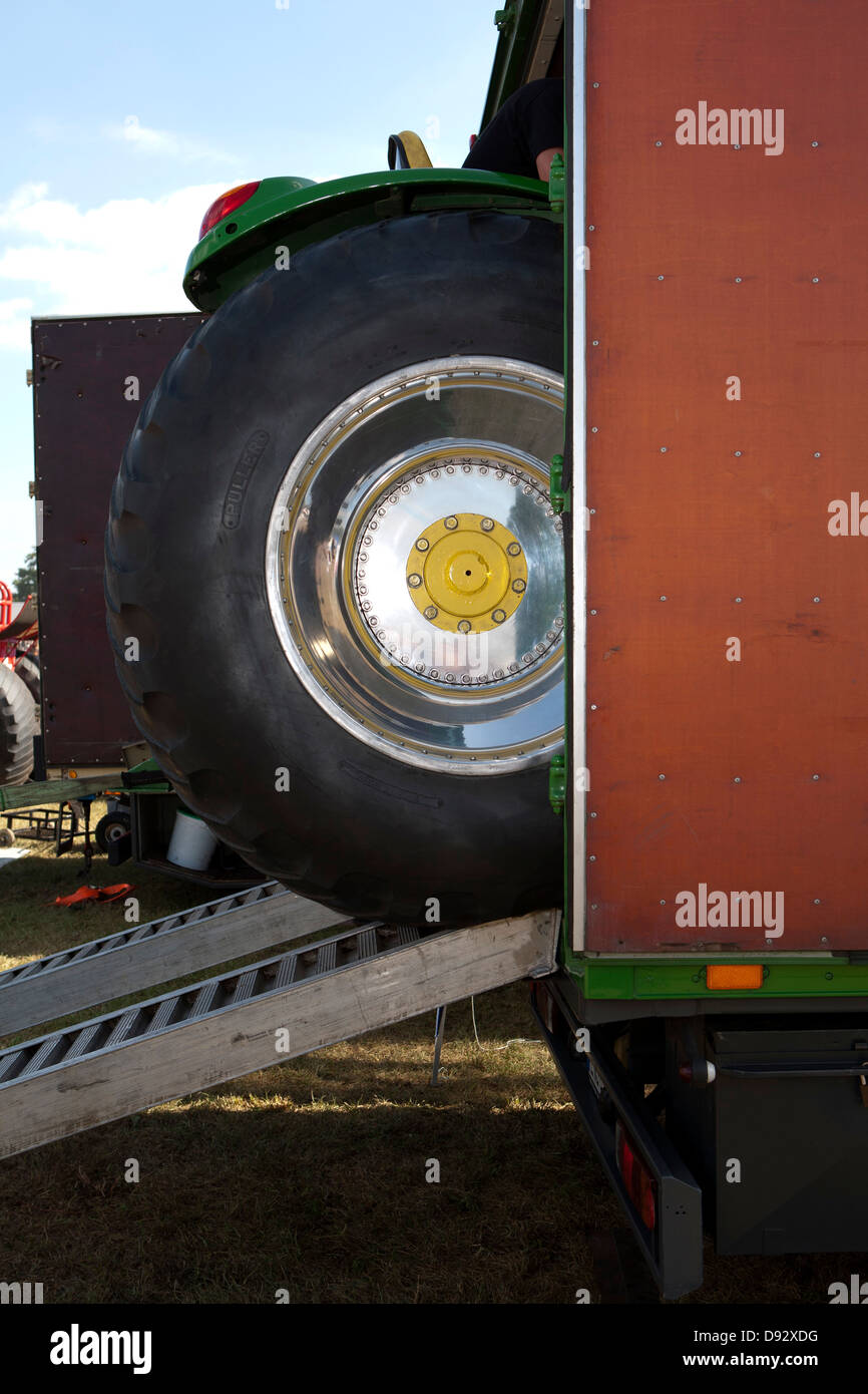 Unloaded truck hi-res stock photography and images - Alamy