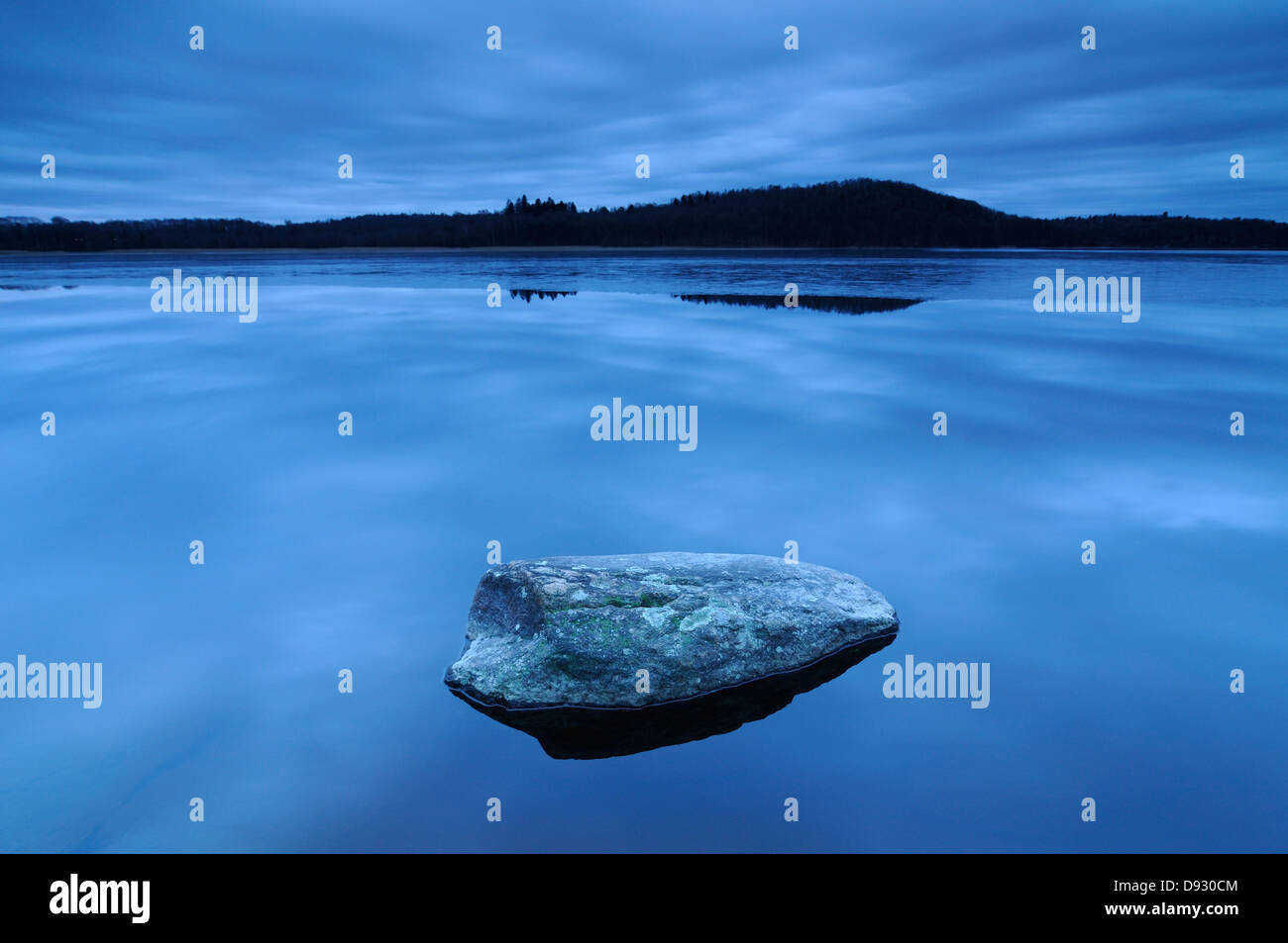 Rock in the lake hi-res stock photography and images - Alamy