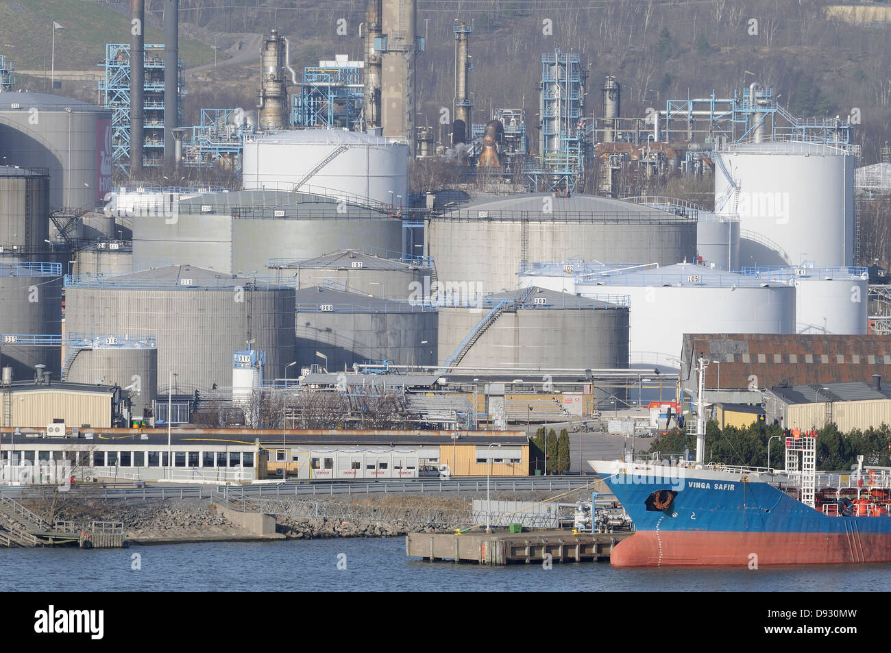 Refinery life hi-res stock photography and images - Alamy