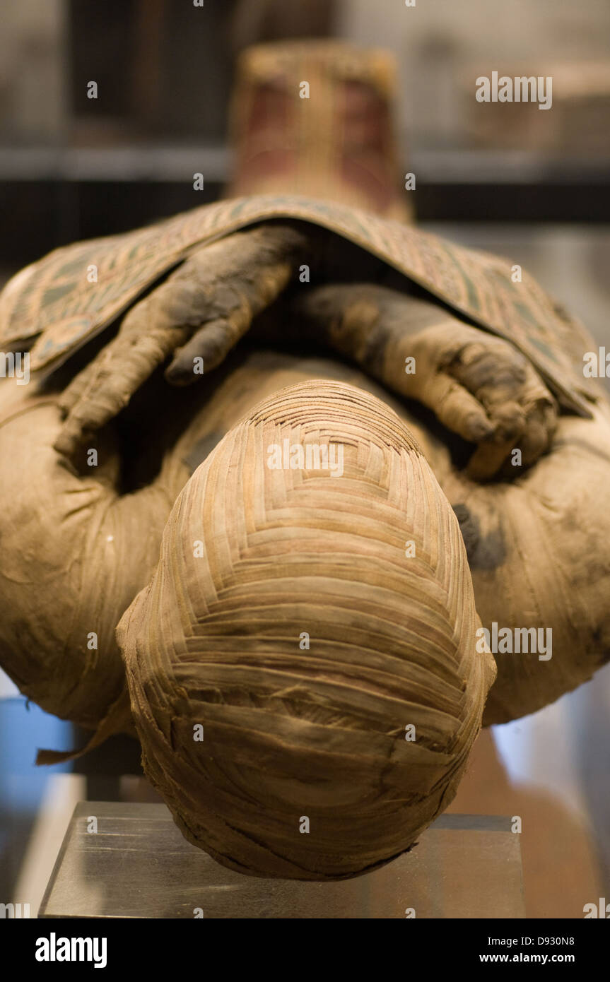 Embalming hi-res stock photography and images - Alamy