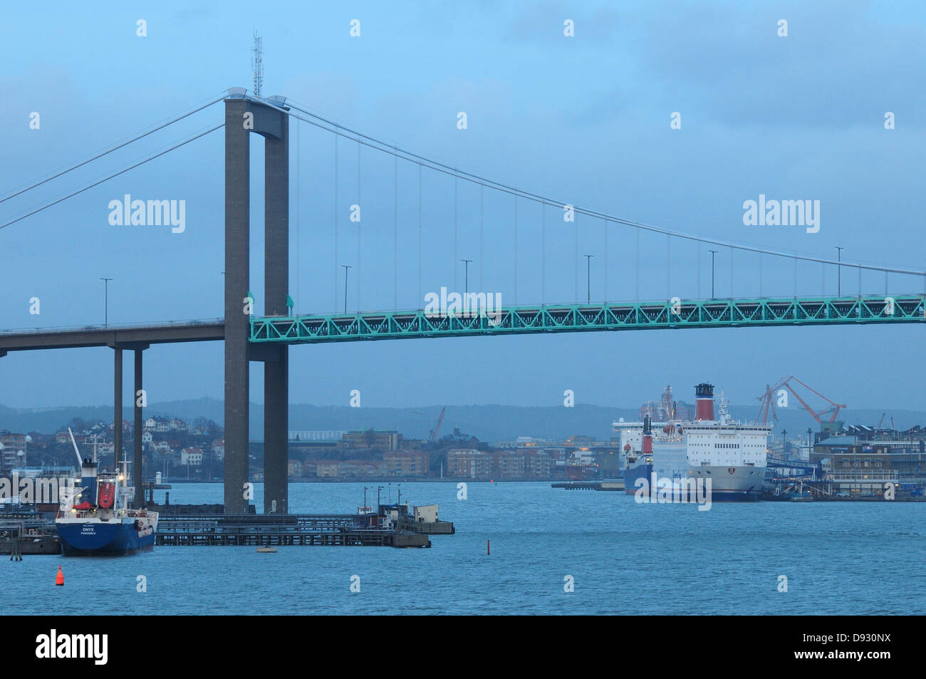 Alvsborg bridge and a passenger liner, Gothenburg, Sweden Stock Photo ...
