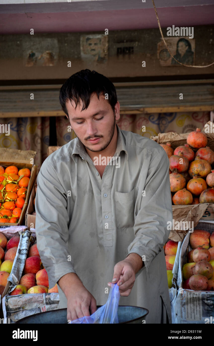 Newspaper stall pakistan hi-res stock photography and images - Alamy