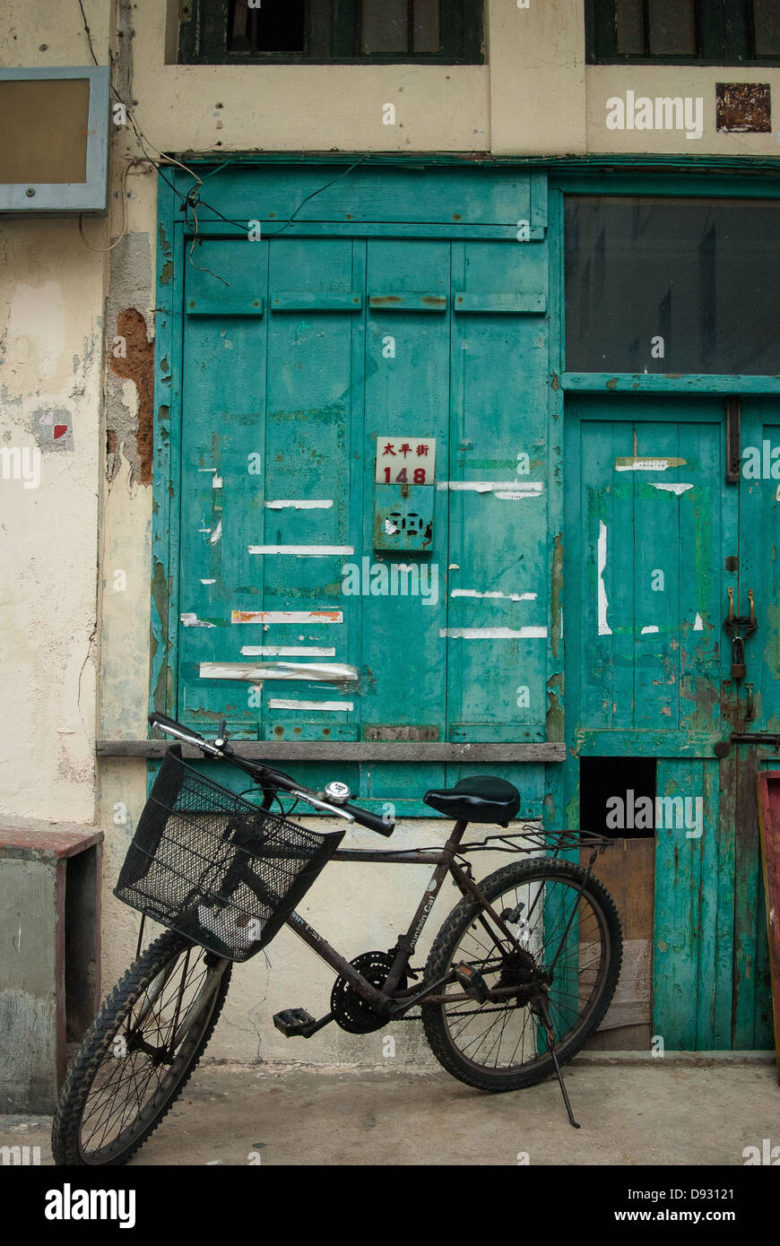 Old bicicle hi-res stock photography and images - Alamy