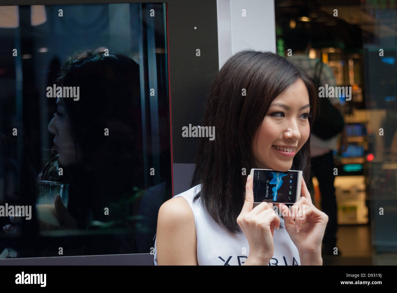 Model advertising phone Stock Photo - Alamy