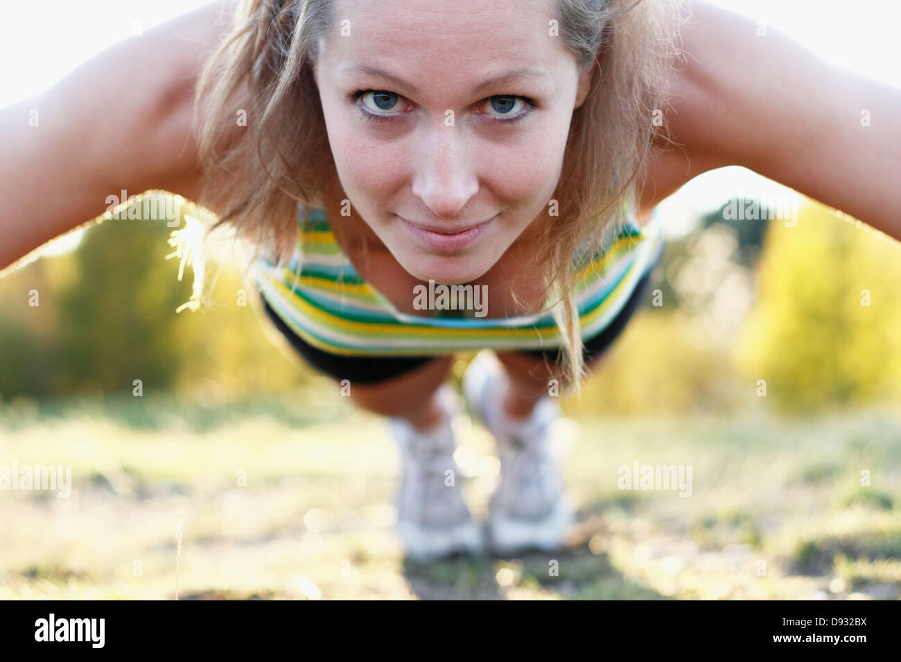 Woman doing push ups woman on hi-res stock photography and images - Alamy