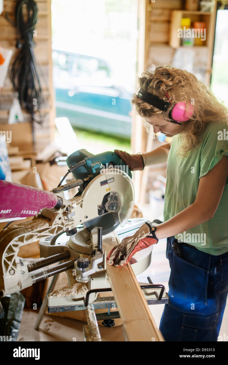Person sawing hi-res stock photography and images - Alamy