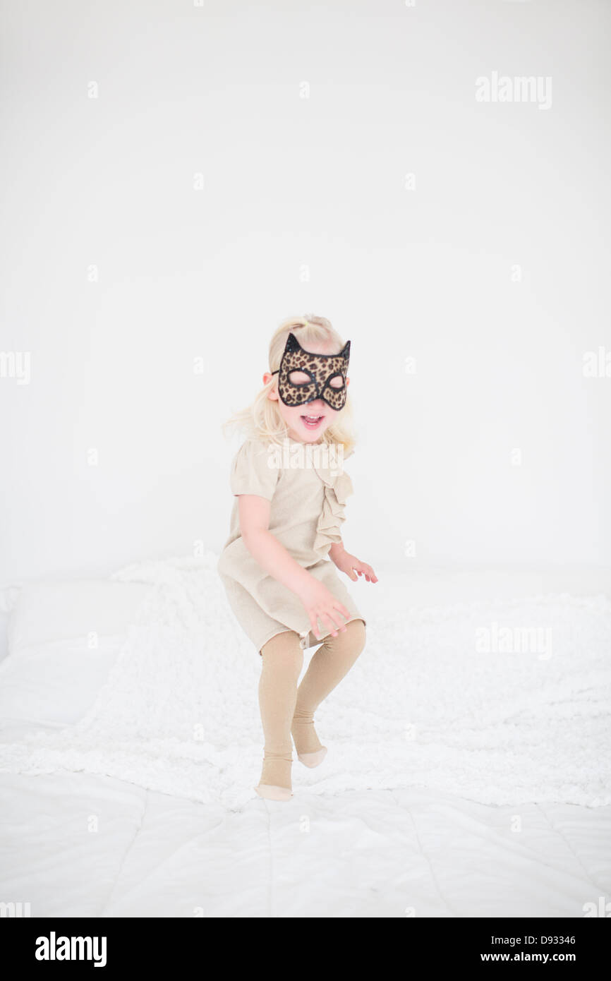 Cute cat wearing mask hi-res stock photography and images - Alamy