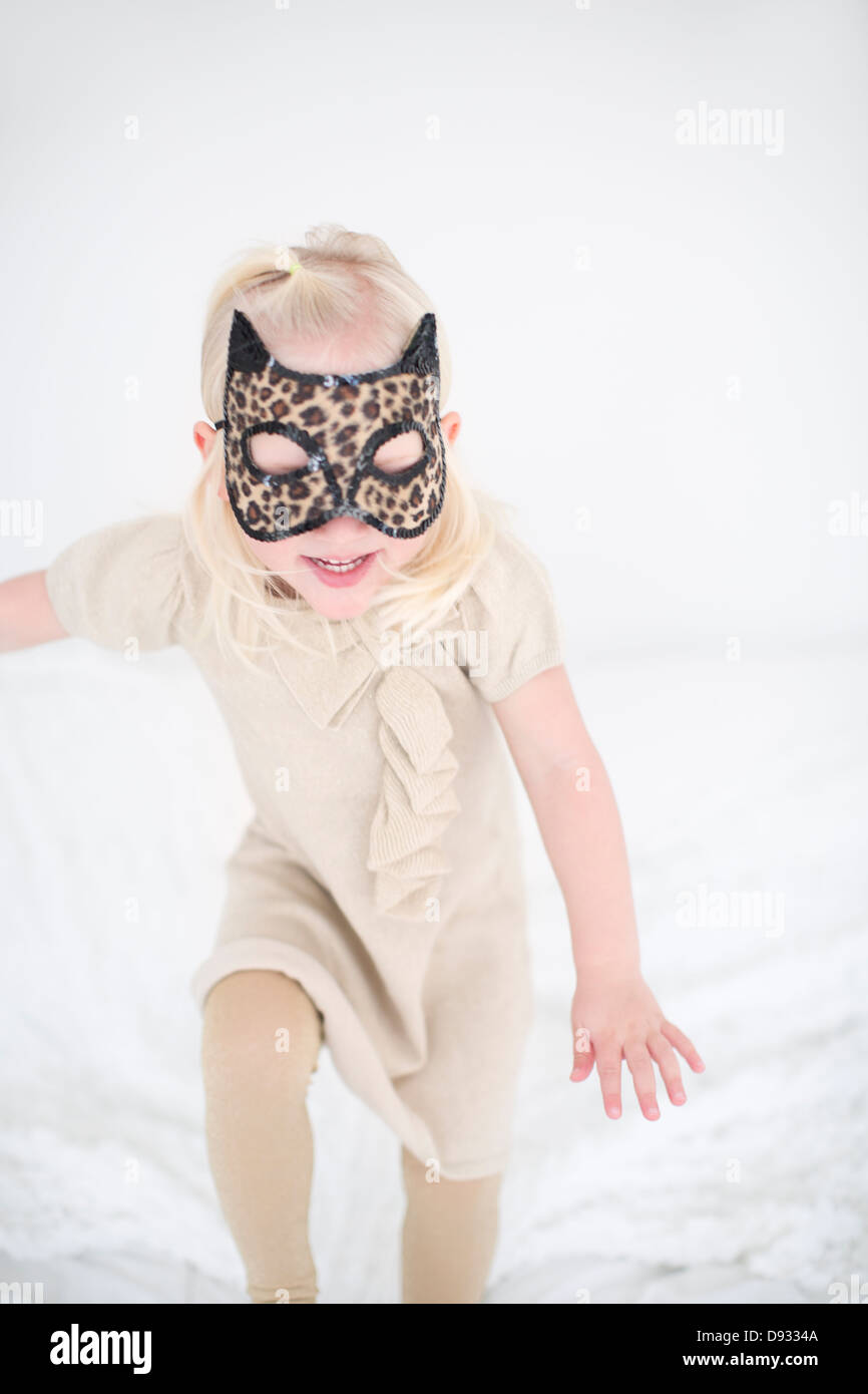 Cute cat wearing mask hi-res stock photography and images - Alamy