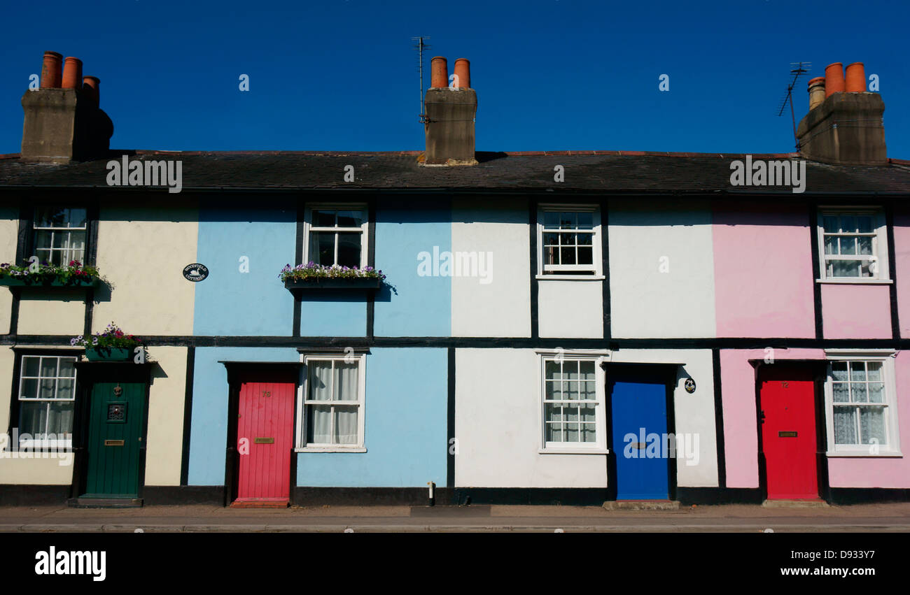 Colourful terraced cottages hi-res stock photography and images - Alamy