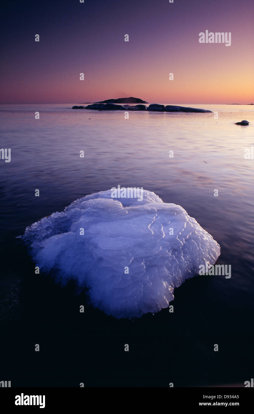 Layer of snow hi-res stock photography and images - Alamy