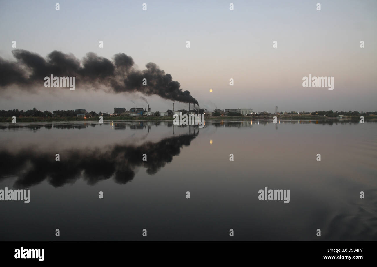 Factory pollution river hi-res stock photography and images - Alamy