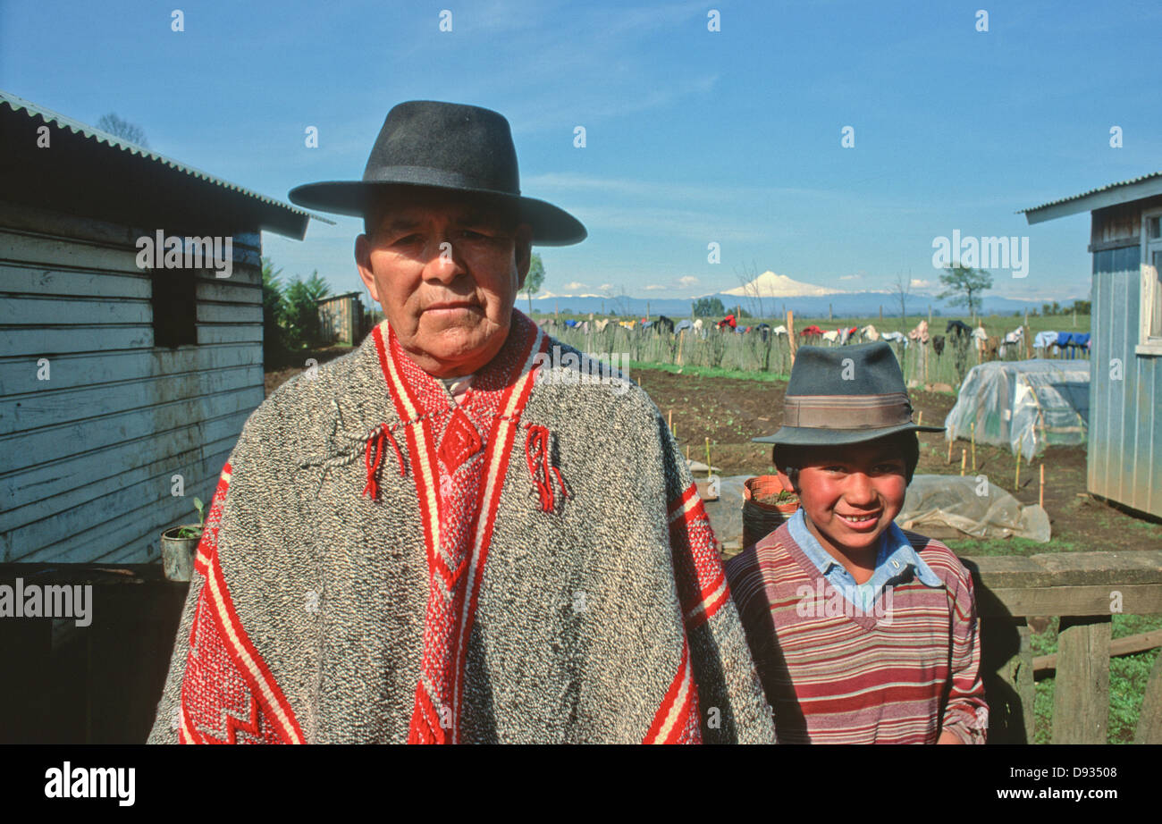 Chile mapuche poncho hi-res stock photography and images - Alamy