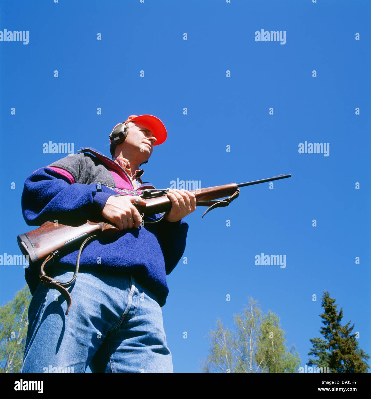 Man holding rifle Stock Photo - Alamy
