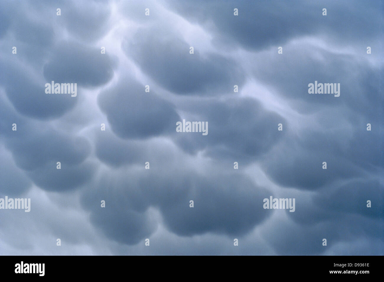Fluffy low clouds hi-res stock photography and images - Alamy