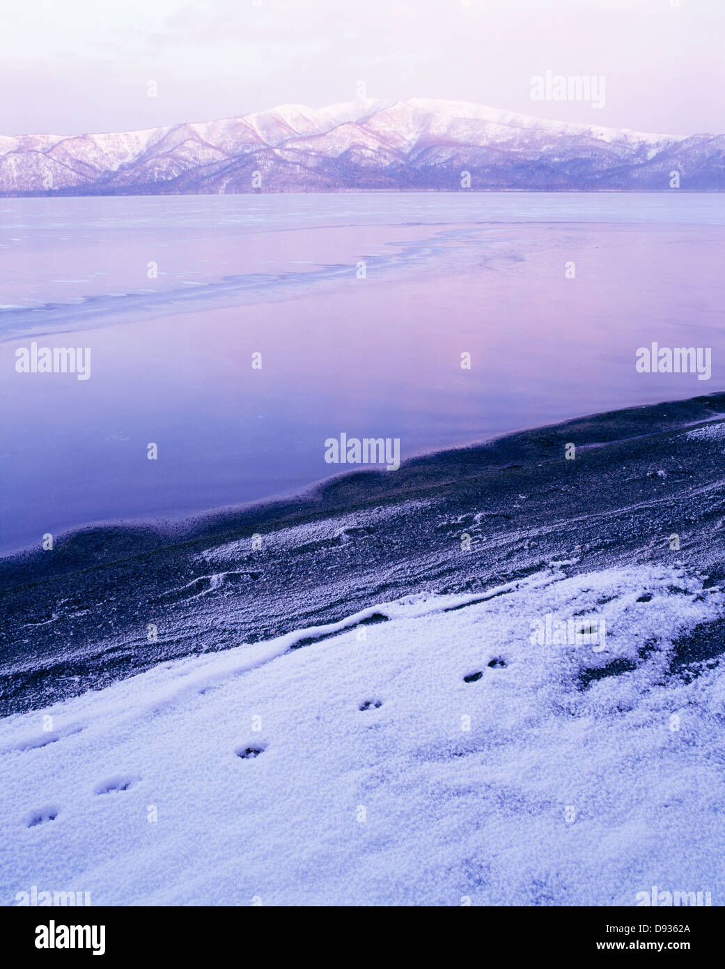 Snow clad land hi-res stock photography and images - Alamy