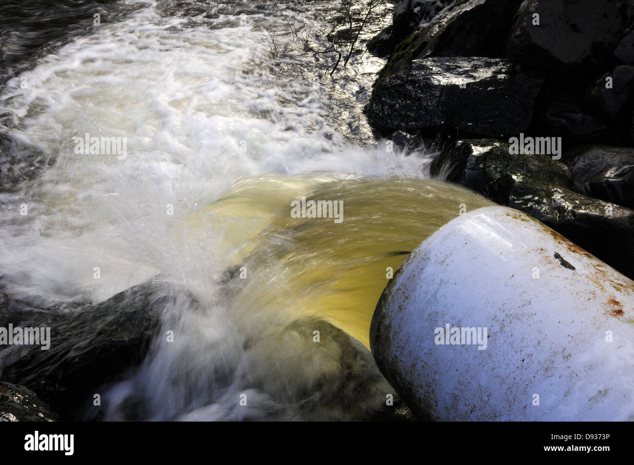 Water out of pipe hi-res stock photography and images - Alamy