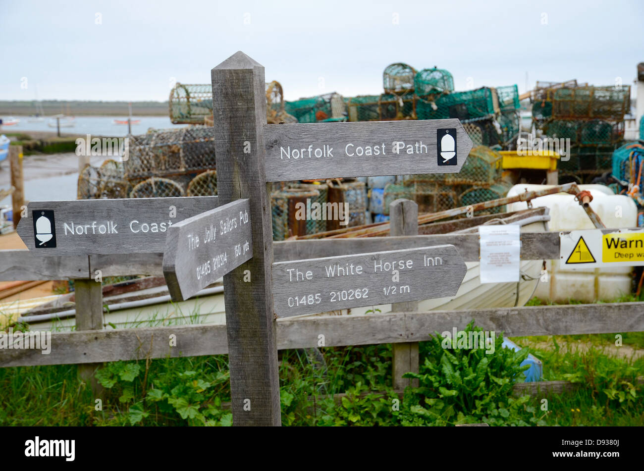 Norfolk coastal path sign hi-res stock photography and images - Alamy