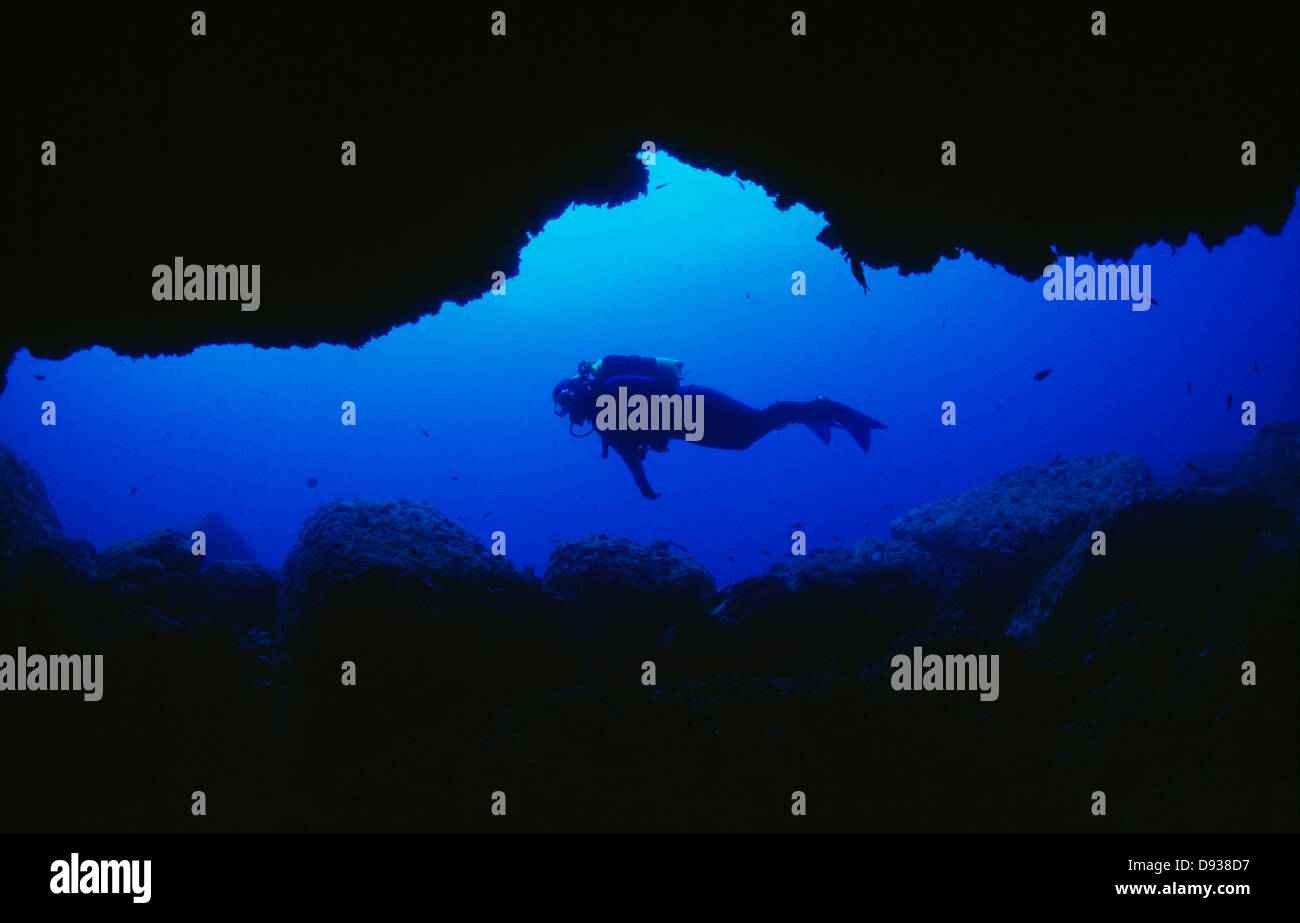 Scuba diver underwater, side view Stock Photo - Alamy