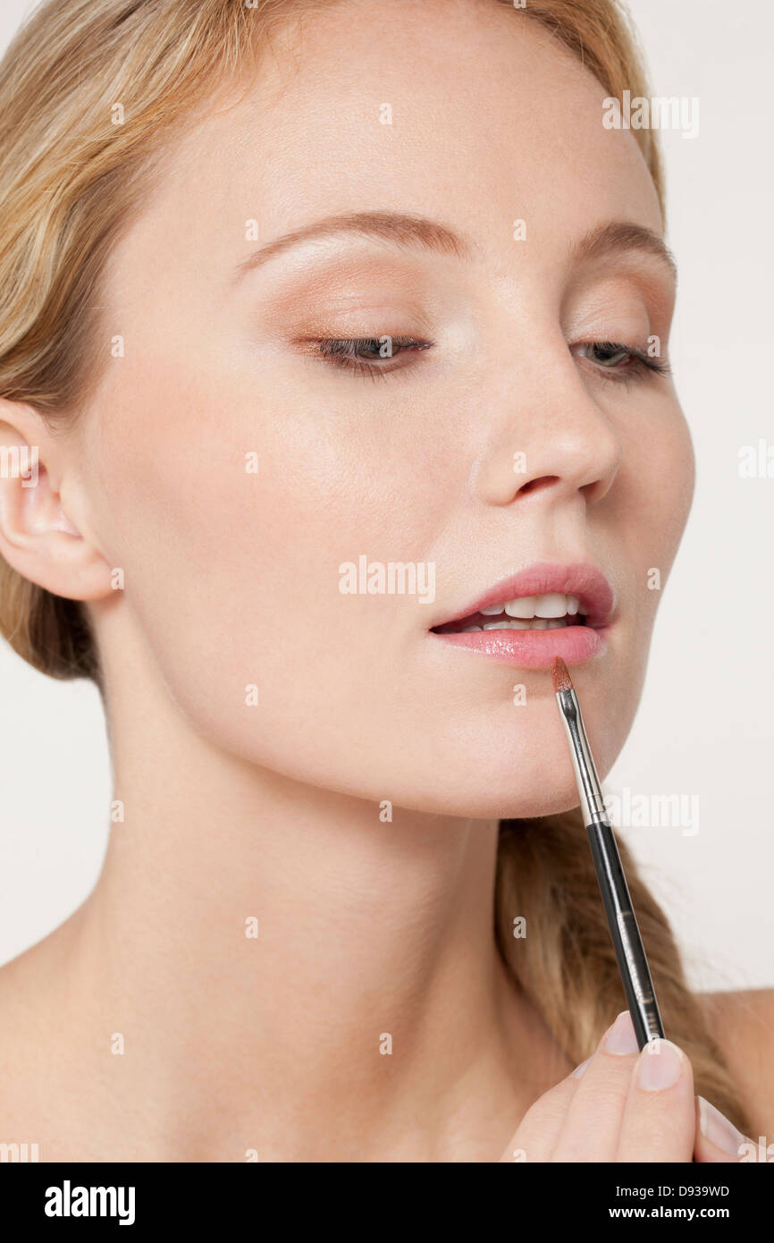 Caucasian woman applying makeup Stock Photo - Alamy