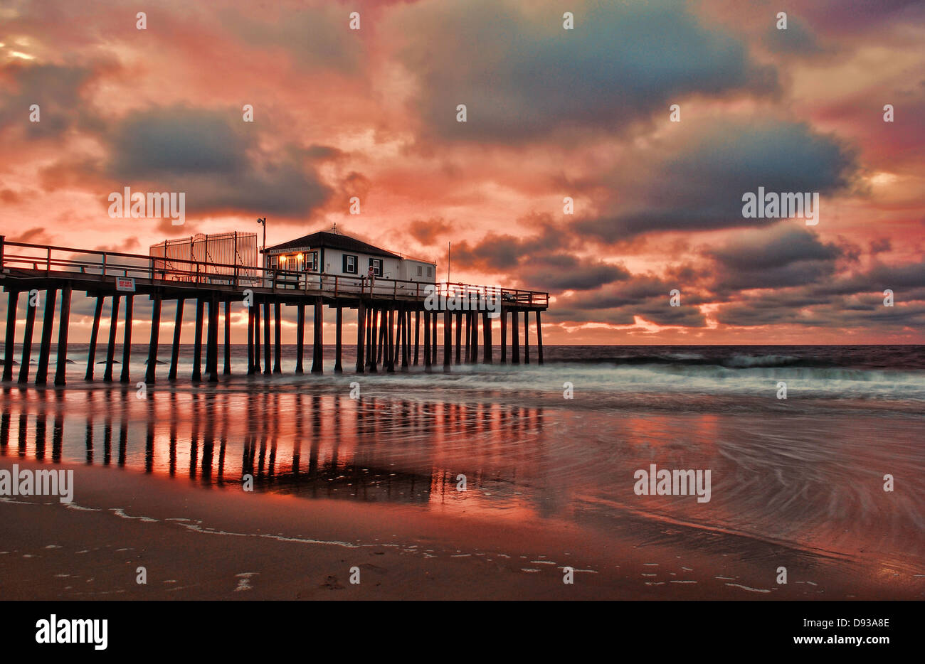 Pier over sea sky beach hi-res stock photography and images - Alamy