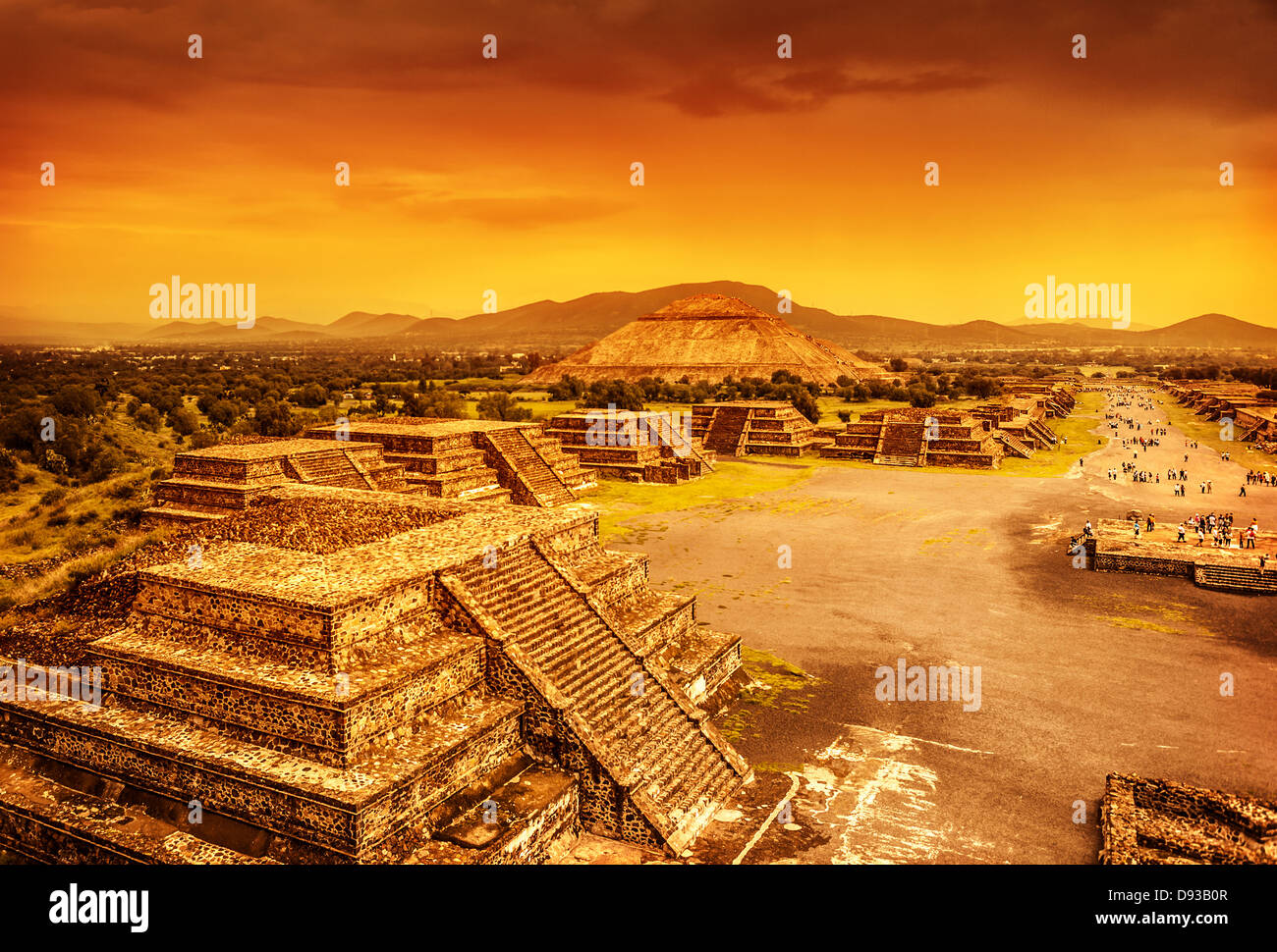 Pyramids of Sun and Moon on the Avenue of the Dead, Teotihuacan ancient ...