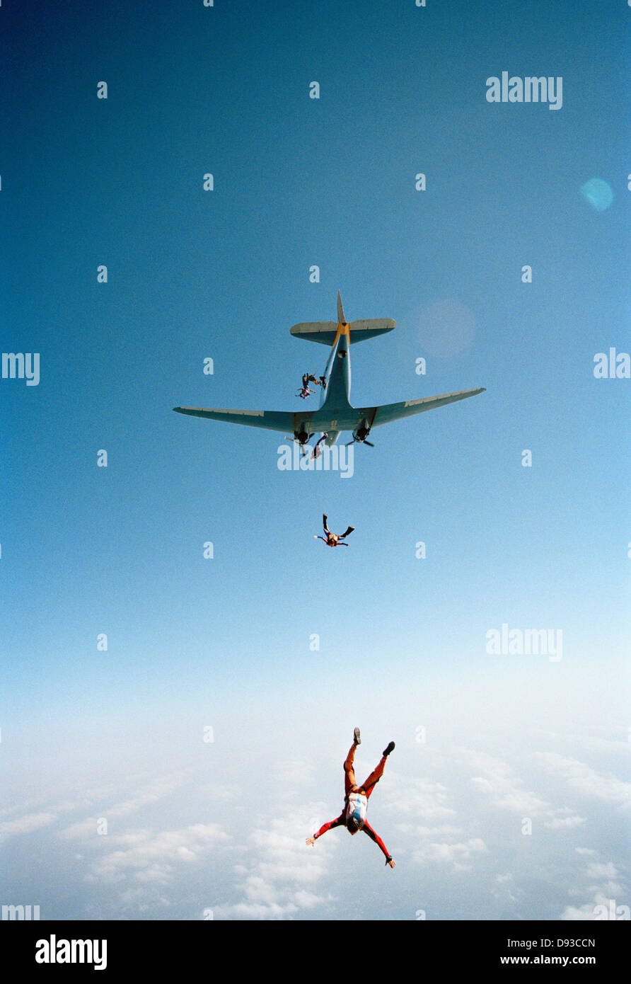 Parachutists jumping out from an airplane Stock Photo - Alamy
