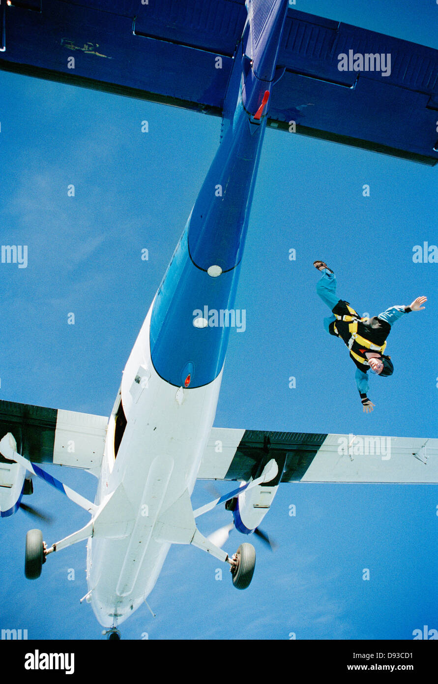 Jumping from airplane hi-res stock photography and images - Alamy