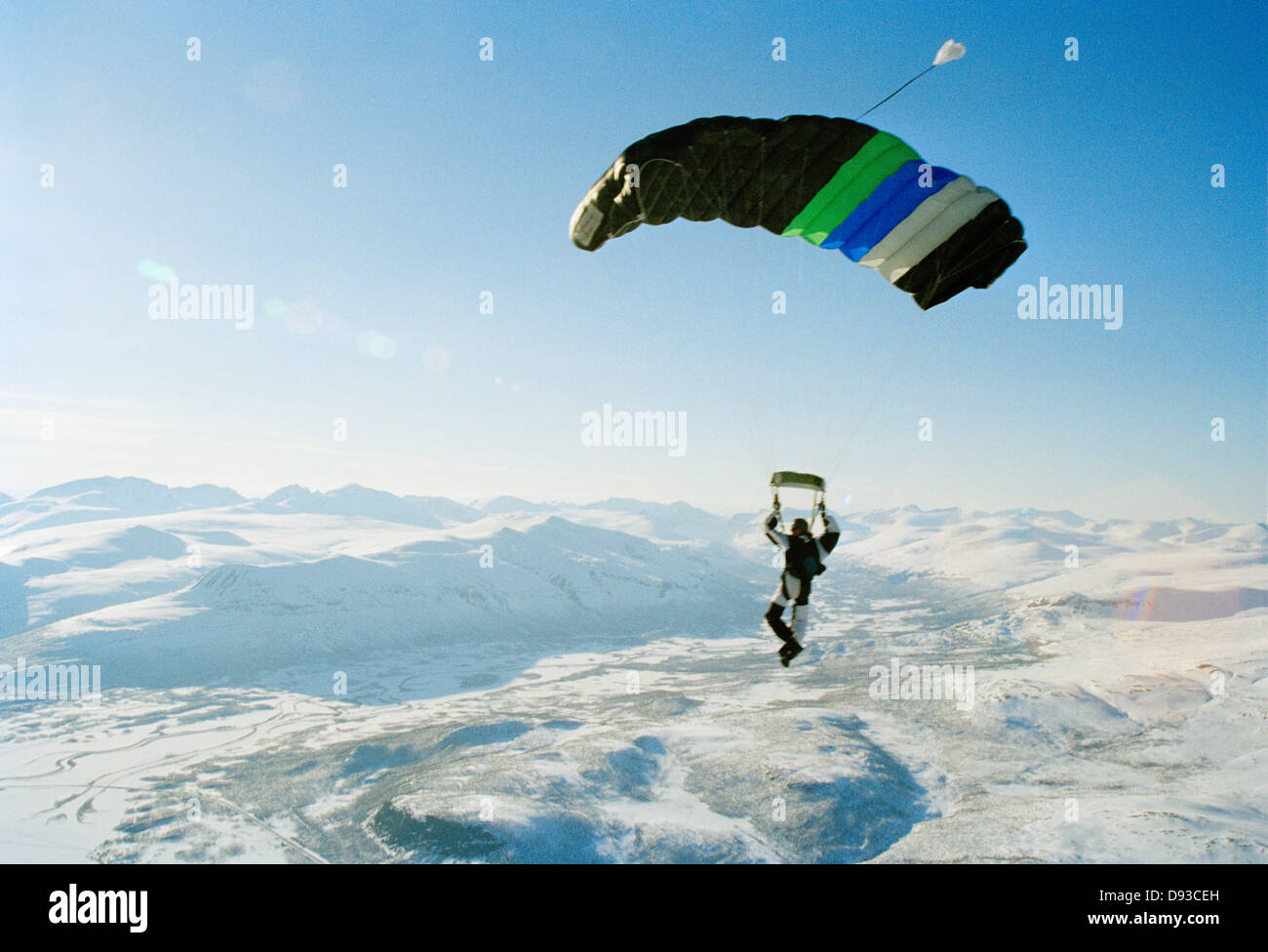 Parachutist mountains outdoors hi-res stock photography and images - Alamy