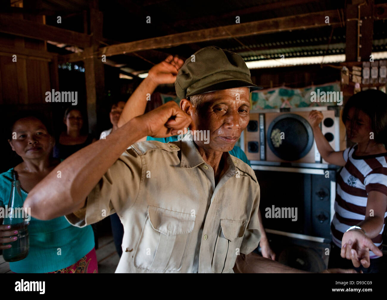 Wedding dancing drunk hi-res stock photography and images - Alamy