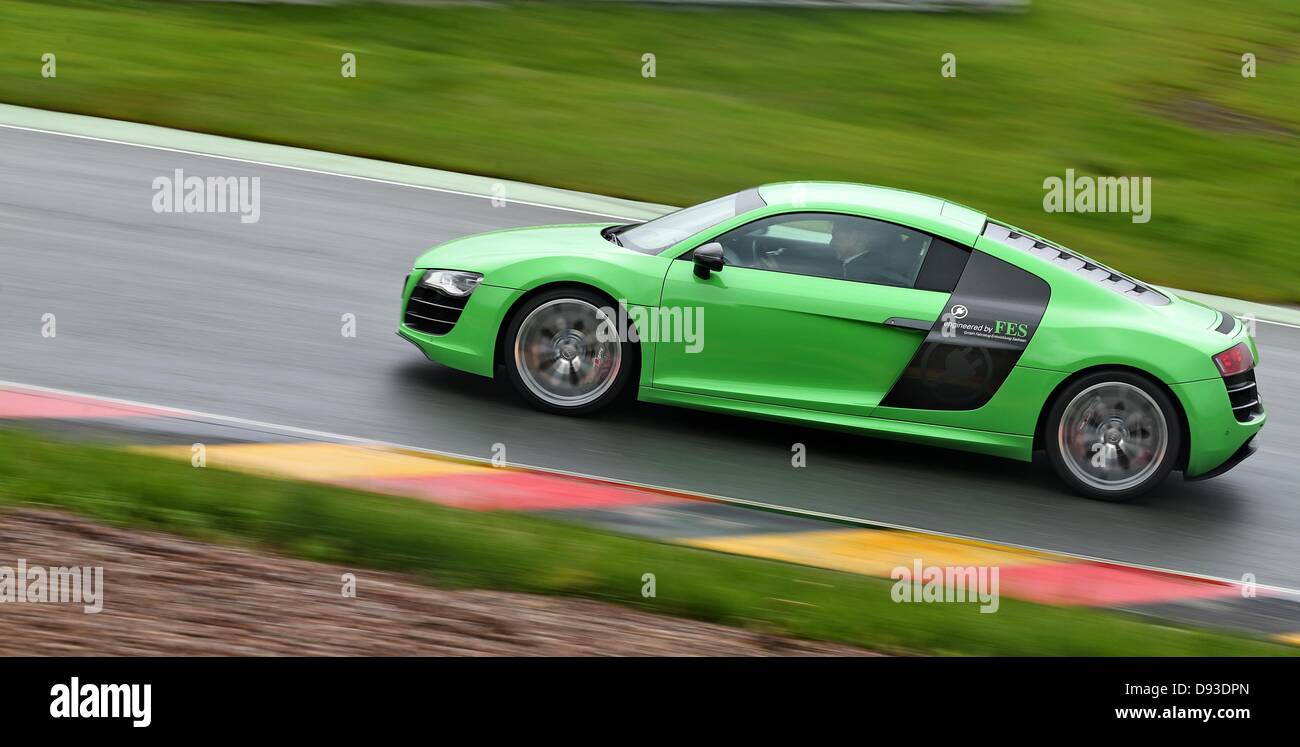 Electric vehicle recovery hi-res stock photography and images - Alamy