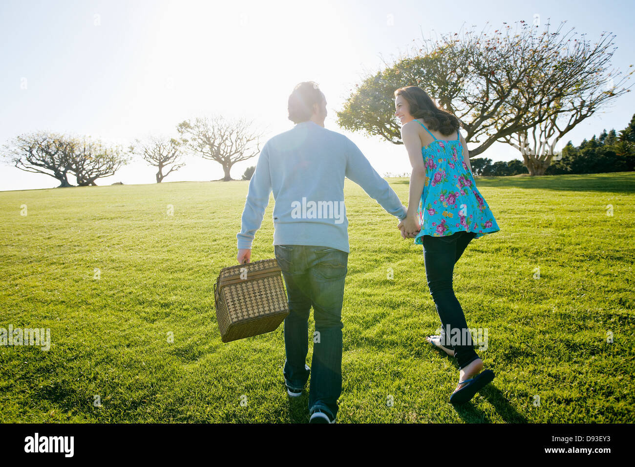 Couple having picnic hi-res stock photography and images - Alamy