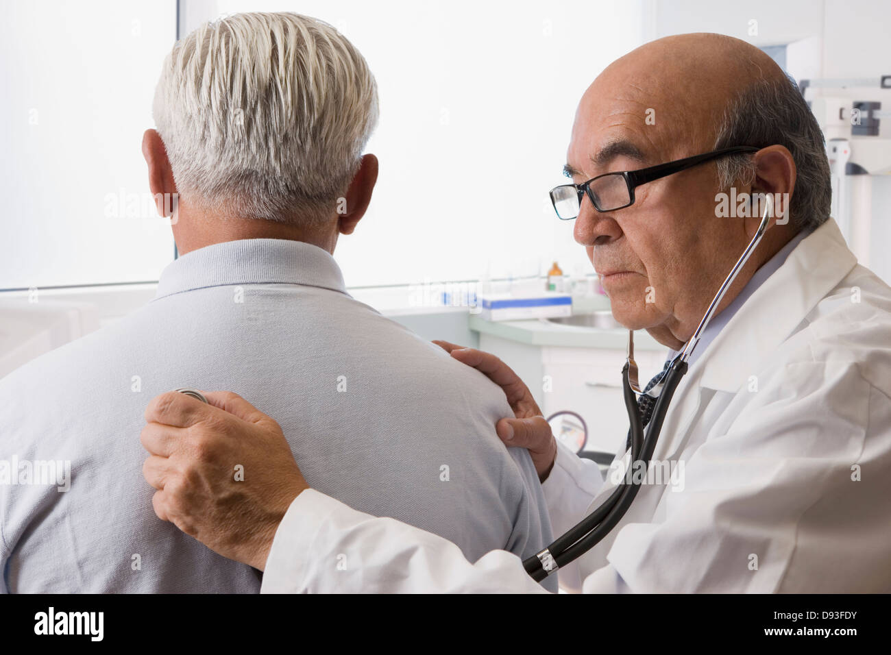 Hispanic doctor examining patient Stock Photo - Alamy