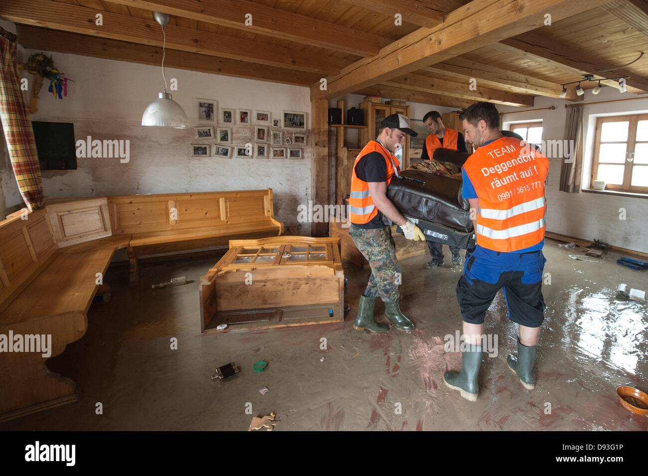 Sofa destroyed hi-res stock photography and images - Alamy