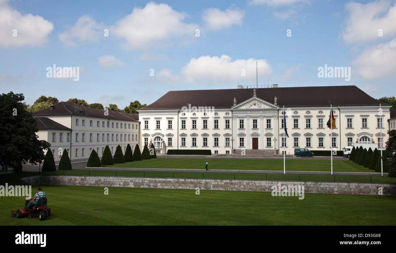 Ornate building and green lawn, Berlin, Germany Stock Photo - Alamy