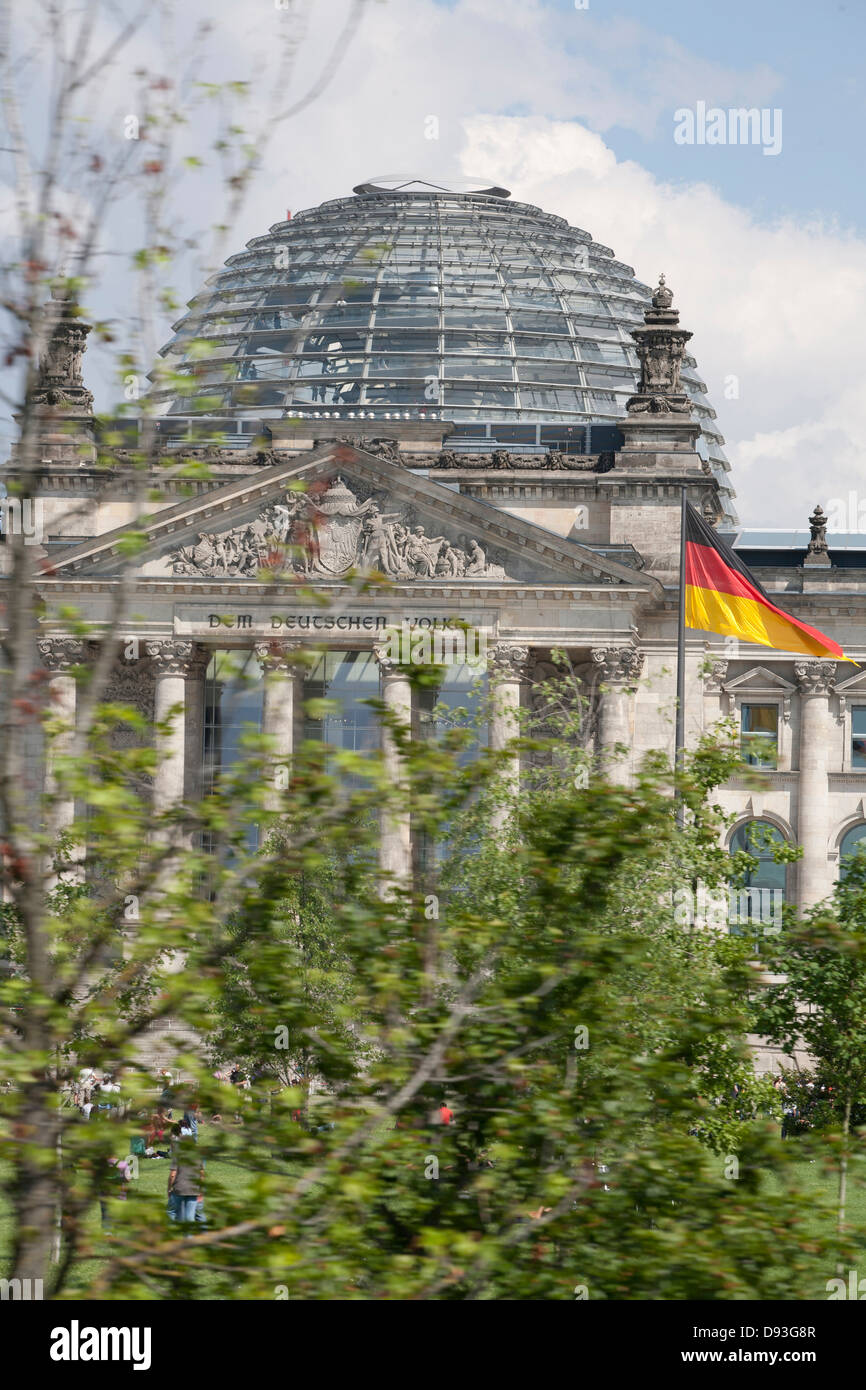 Columned building hi-res stock photography and images - Alamy