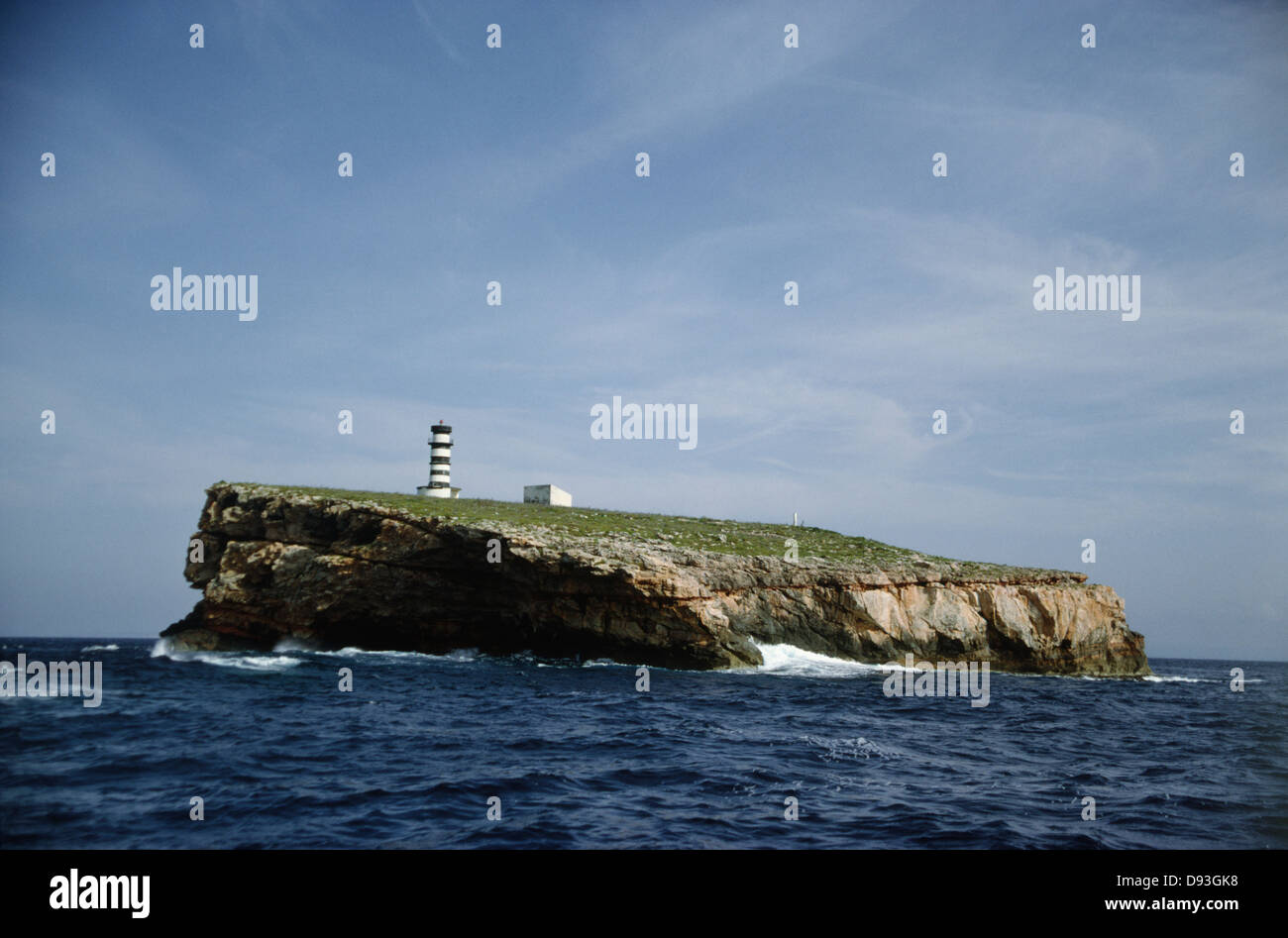 Lighthouse and cliff hi-res stock photography and images - Alamy