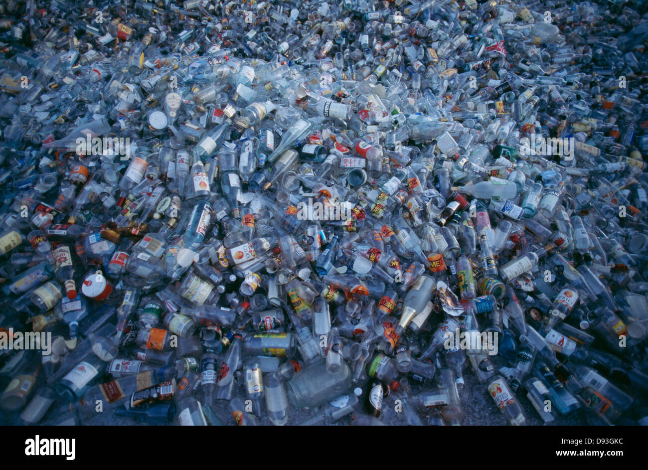 Piled up plastic bottles hi-res stock photography and images - Alamy