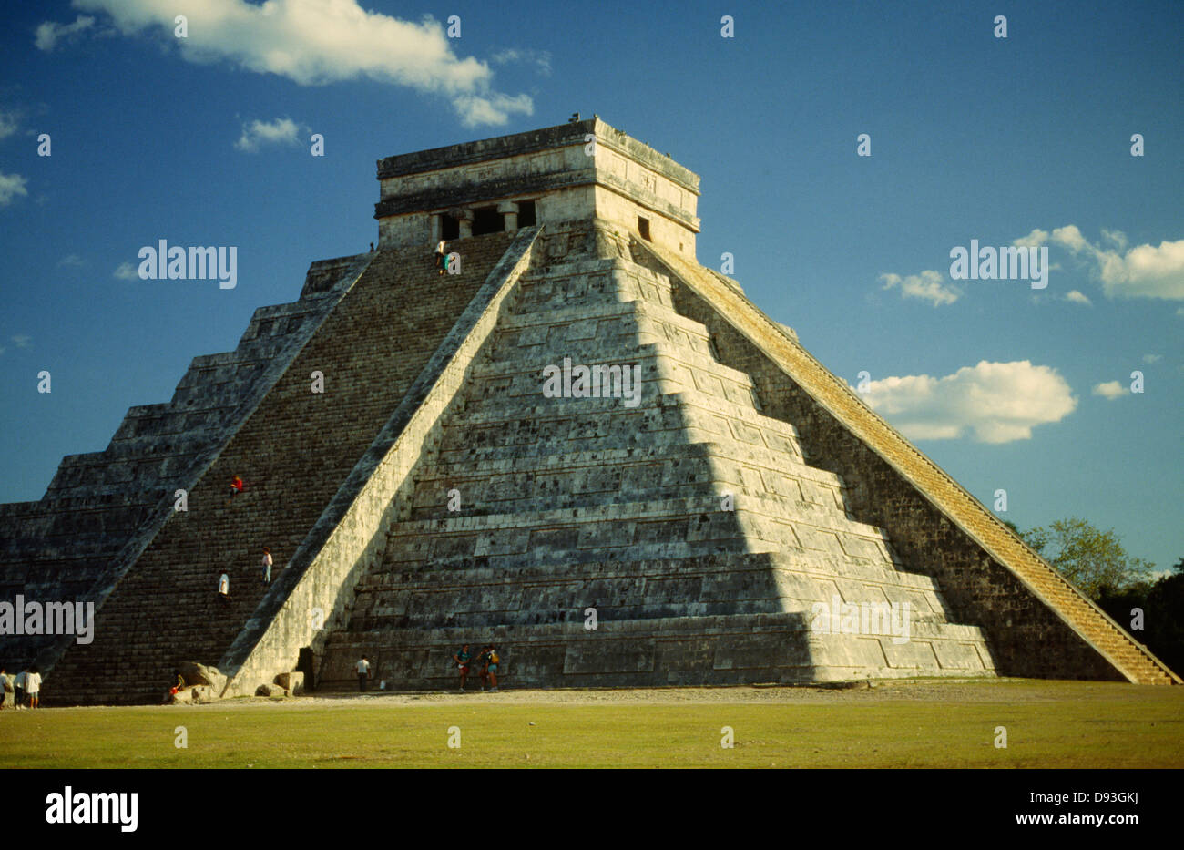 Ancient pyramid of chichen itza Stock Photo - Alamy