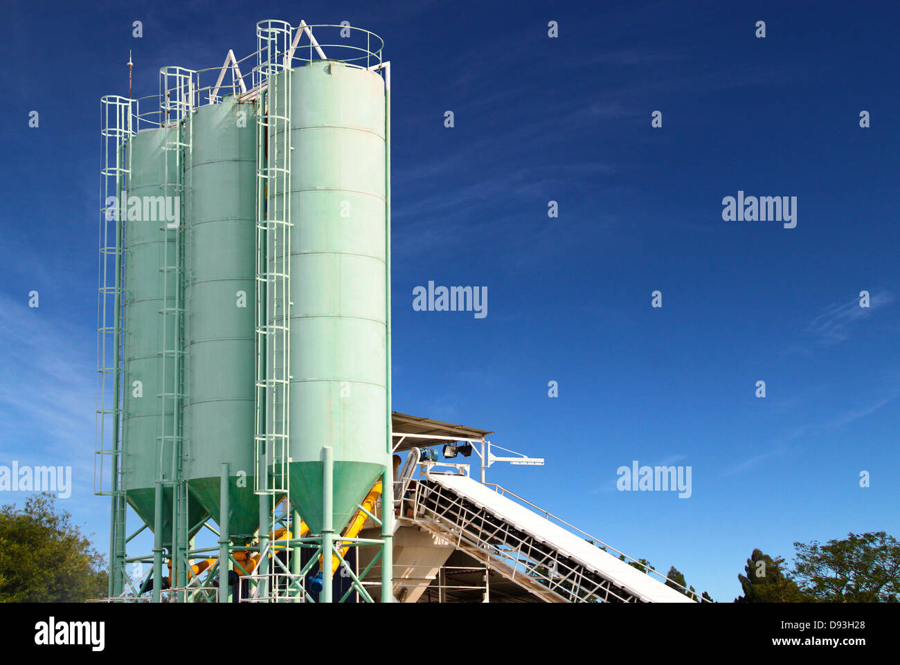 Concrete mixing tower. Concept of on-site construction facility Stock ...