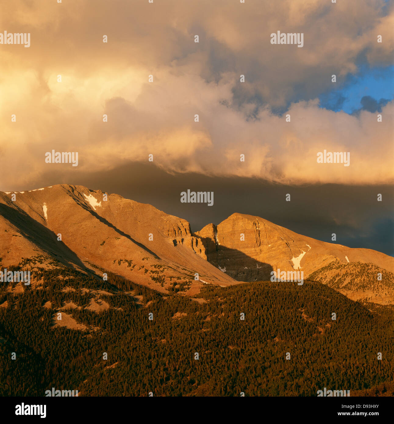 Clouds over mountains hi-res stock photography and images - Alamy