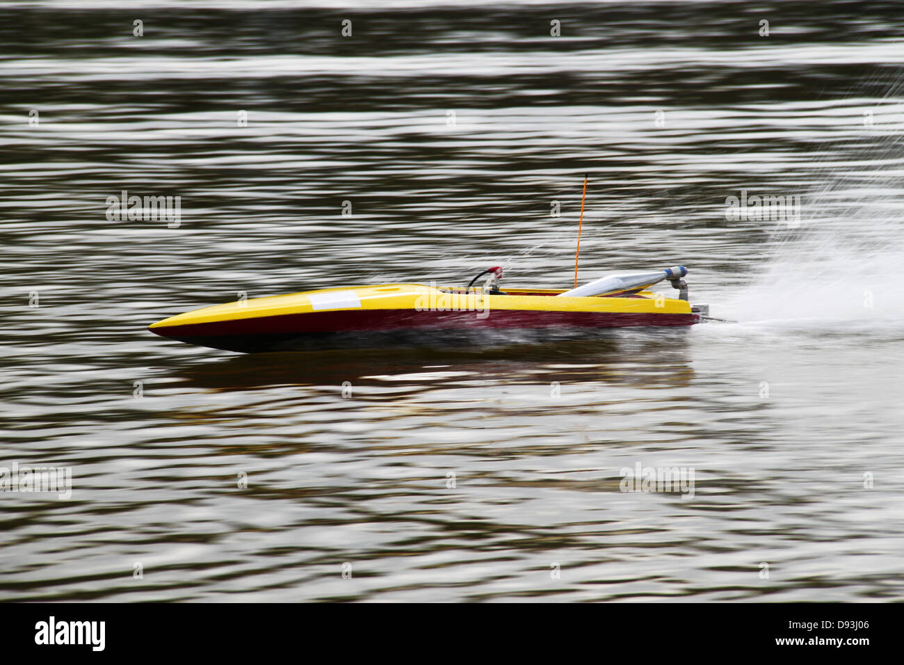 Remote controlled boat speed across a lake Stock Photo - Alamy