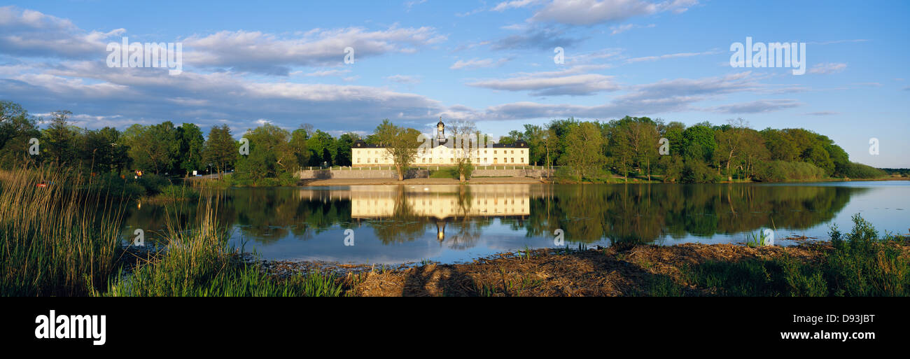 Reflection of building in lake Stock Photo - Alamy