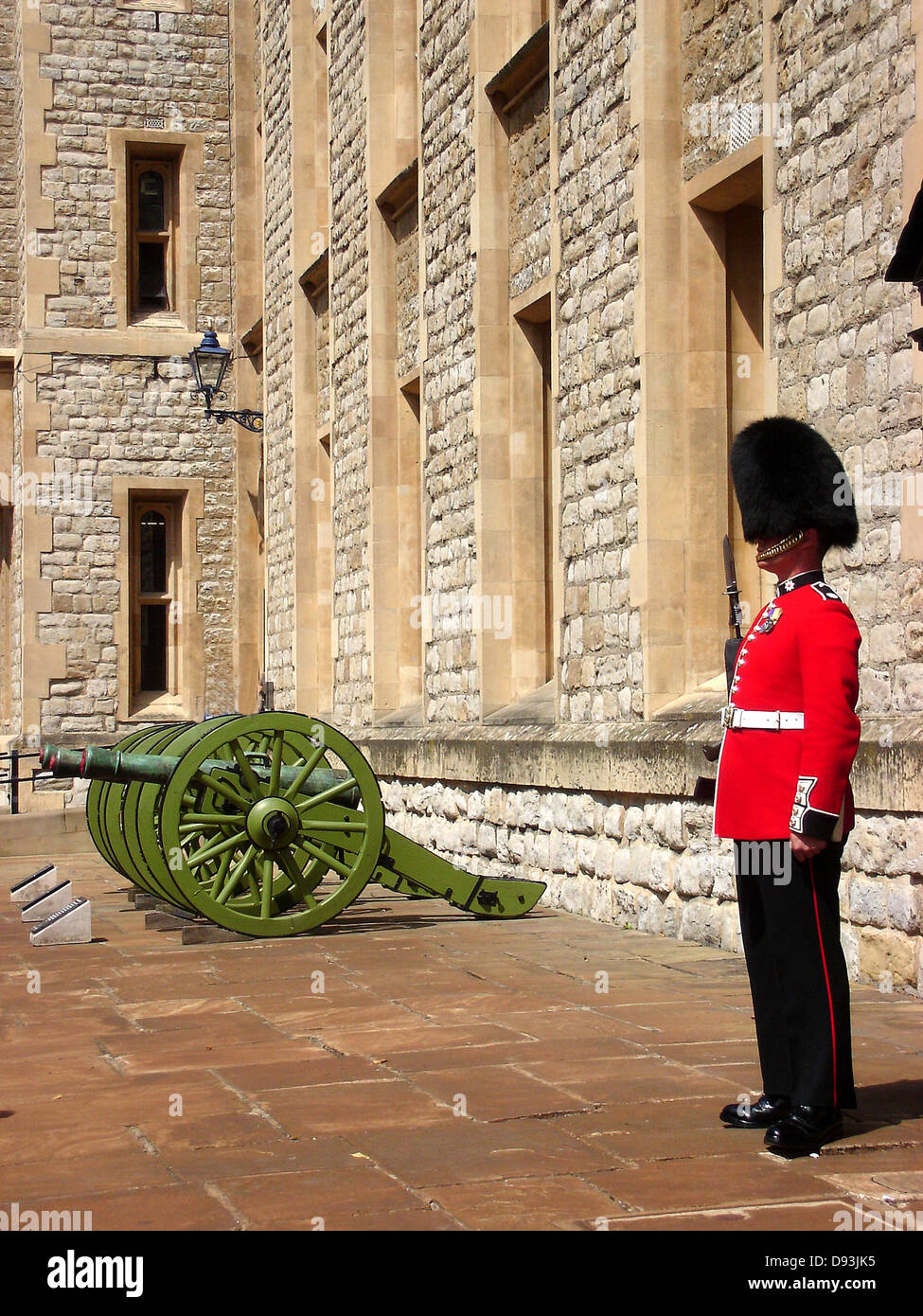 The crown jewels tower of london hi-res stock photography and images ...