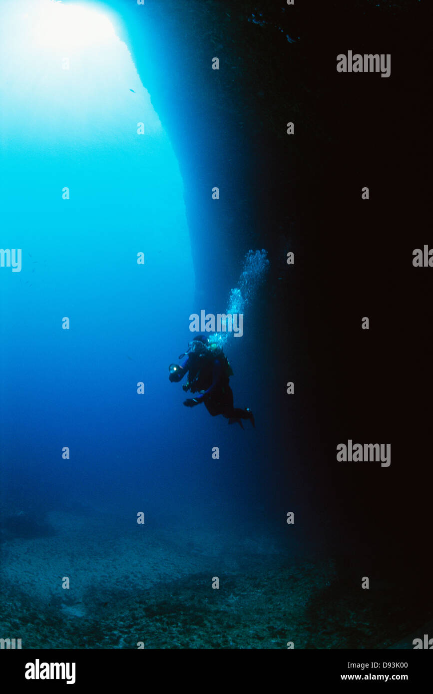 Deep sea diver and torch hi-res stock photography and images - Alamy