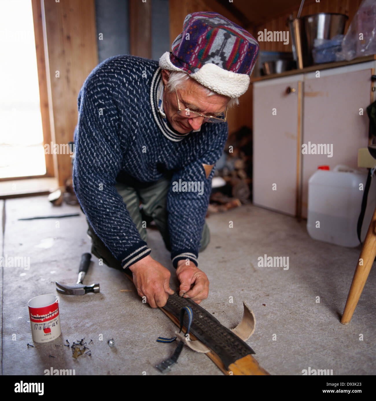 Senior adults skiing hi-res stock photography and images - Alamy