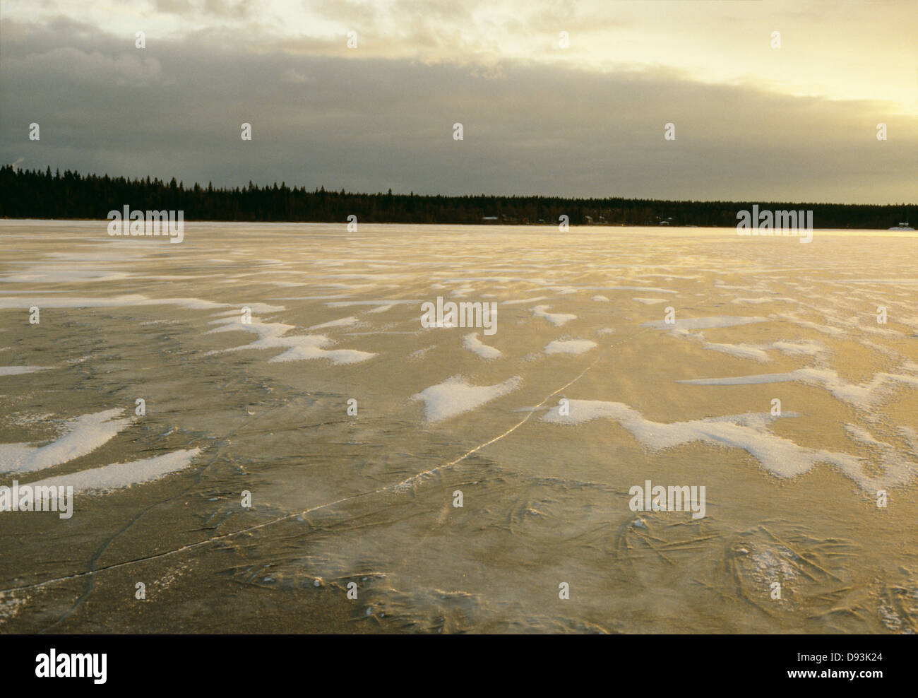 Frozen lake view hi-res stock photography and images - Alamy