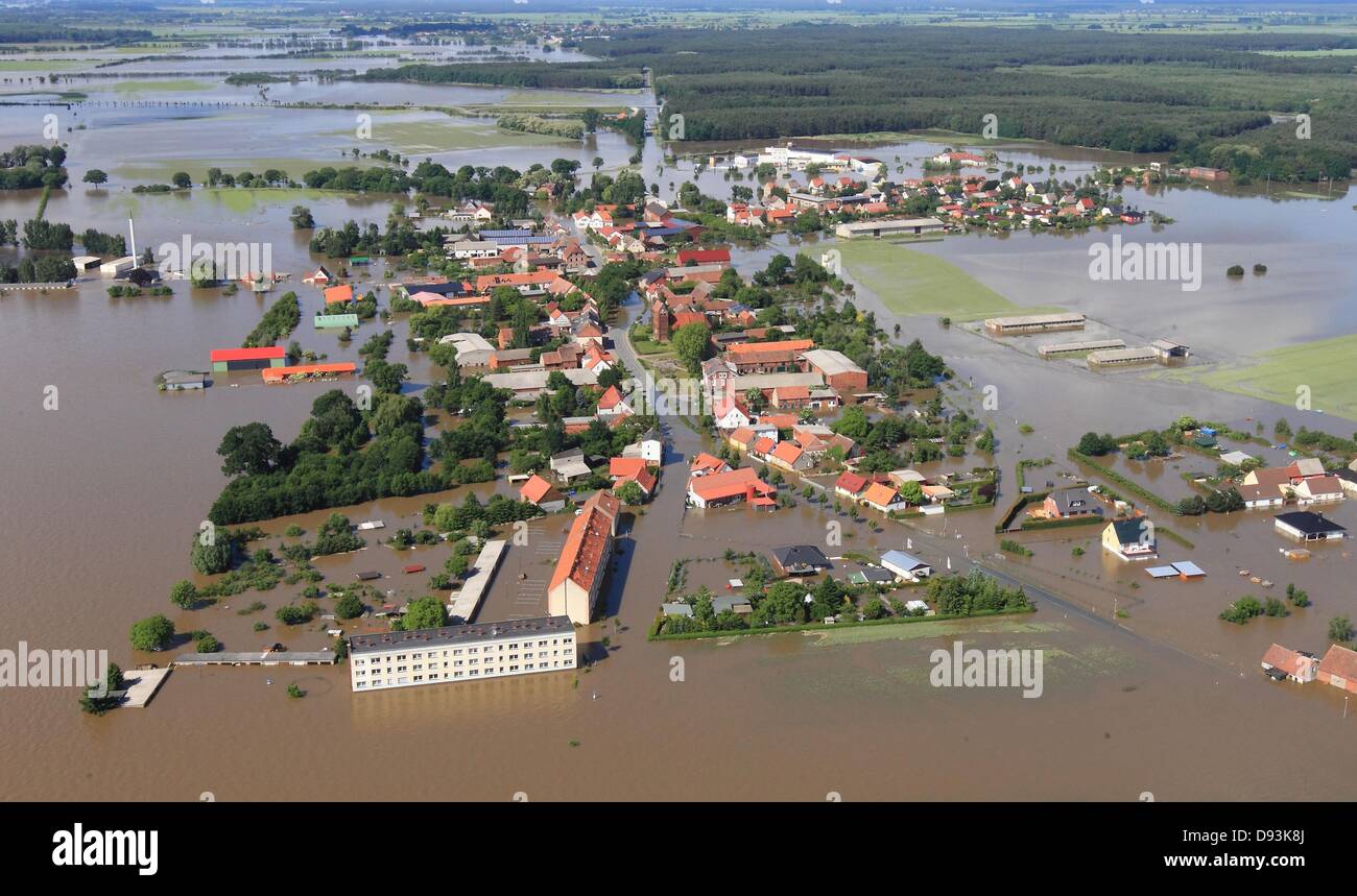 Fischbeck, Germany. 10th June, 2013. Houses have been flooded after the ...