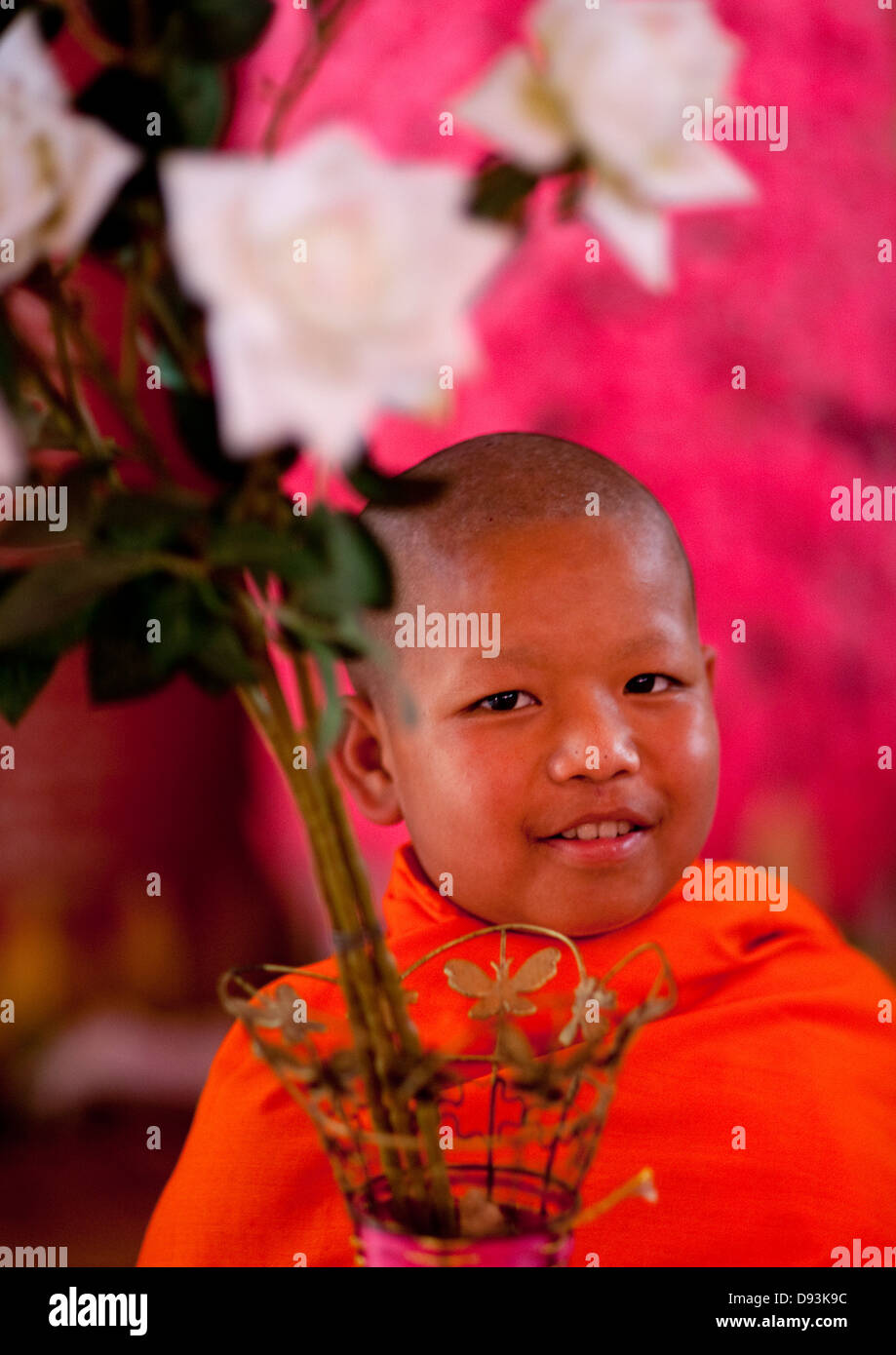 Novice monk looking at camera hi-res stock photography and images - Alamy