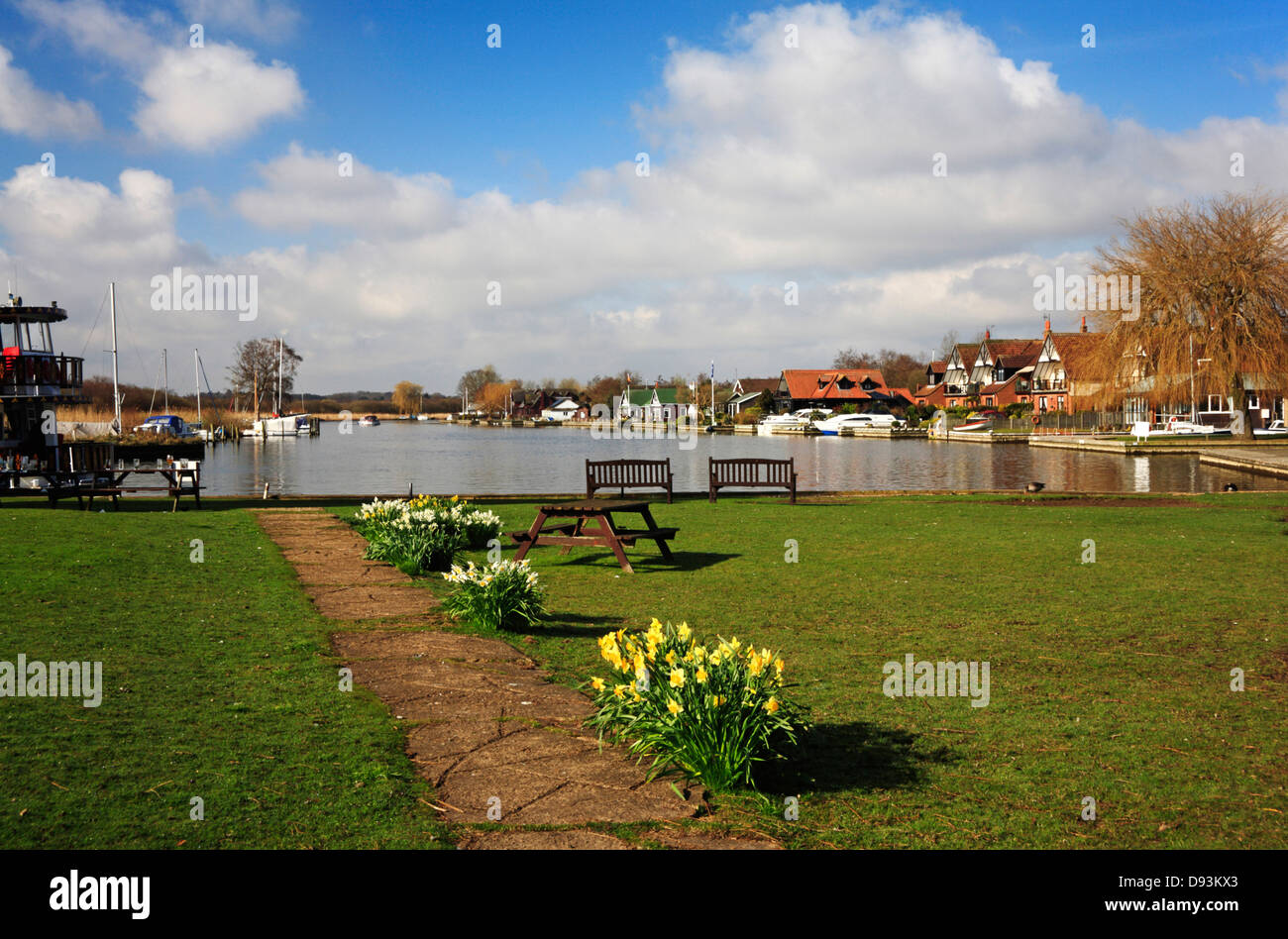 A view of the River Bure on the Norfolk Broads at Horning, Norfolk ...
