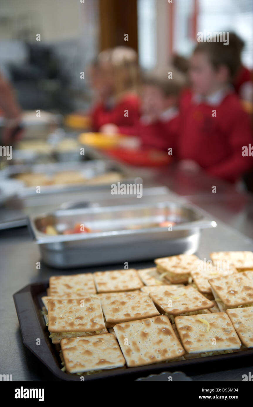School lunch line hi-res stock photography and images - Alamy